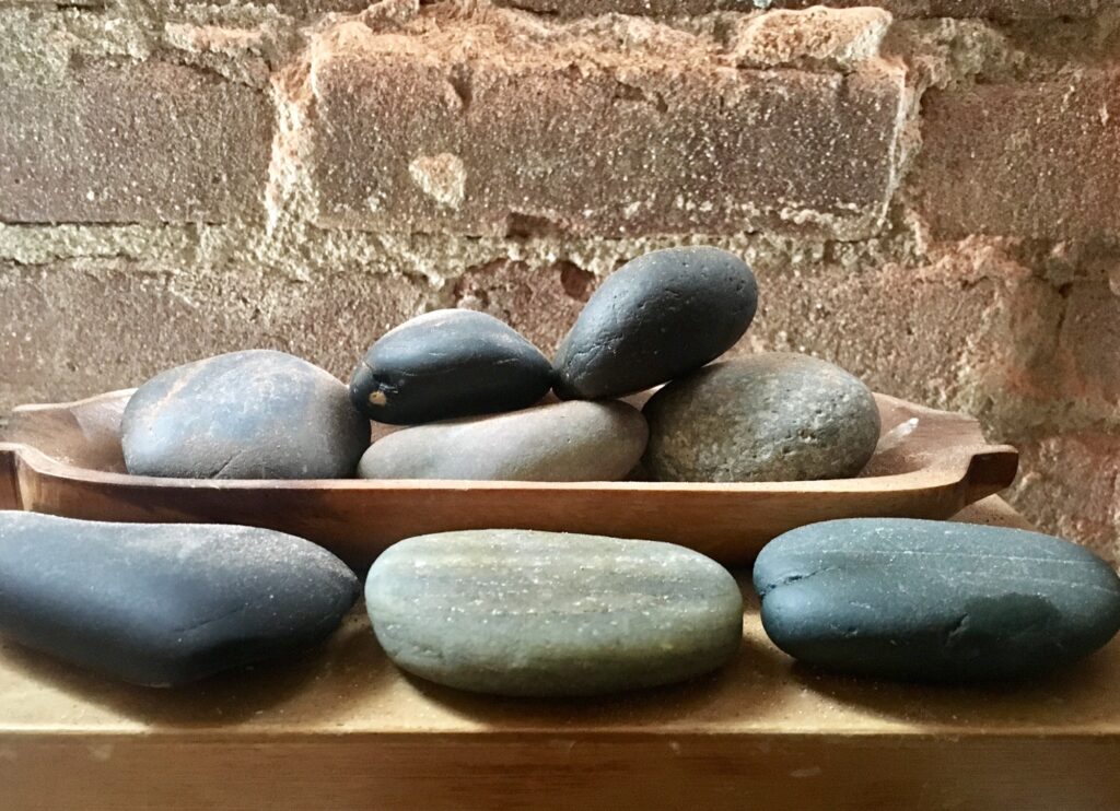 Hot Stone Therapy – Hemadri Ayurveda